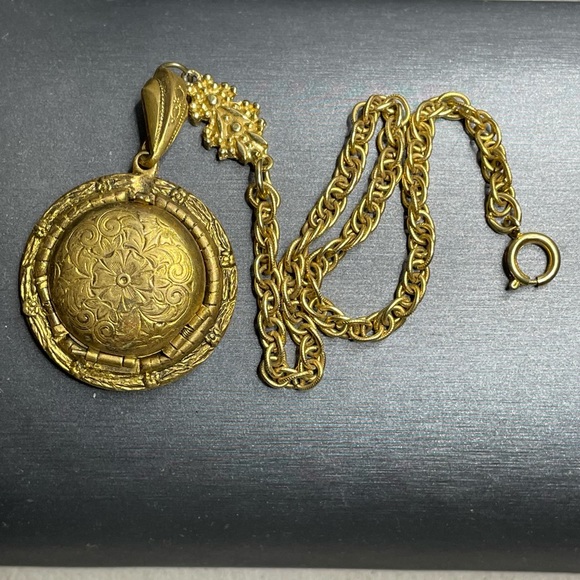 Jewelry | 4 Way Locket In Pocket Watch Style Gold Tone Vintage | Poshmark